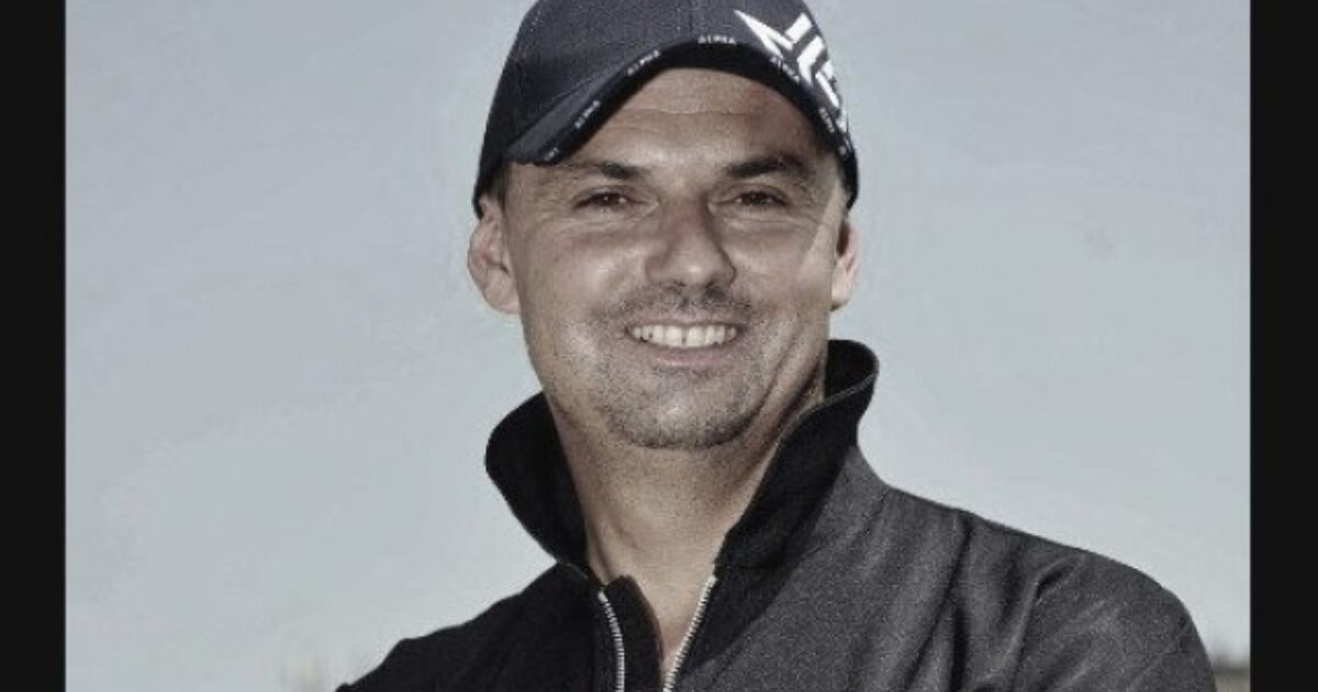 Bemutatón meghalt Nádas Tamás világ- és Európa-bajnok műrepülő